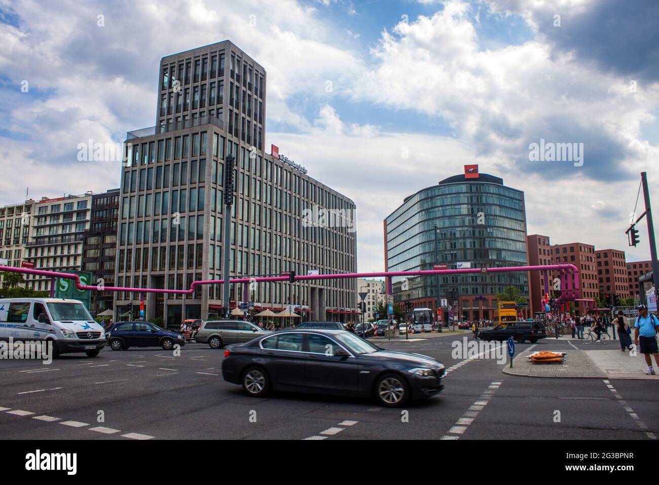 Public squares hi-res stock photography and images - Alamy