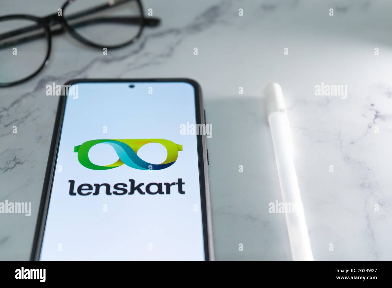 Lenskart logo hi-res stock photography and images - Alamy