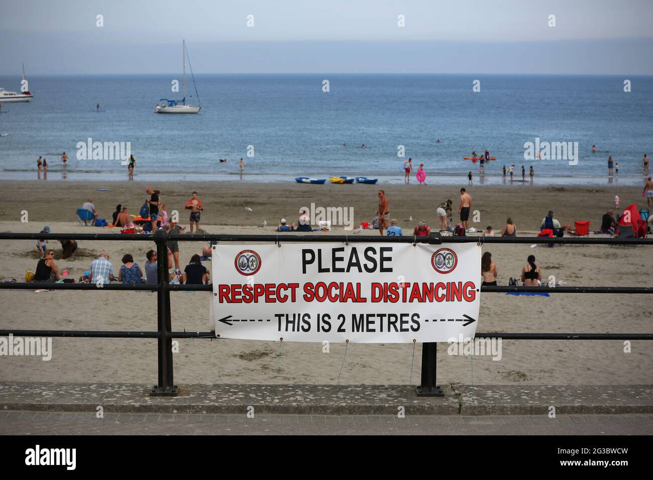 Respect social distancing sign hi-res stock photography and images - Alamy