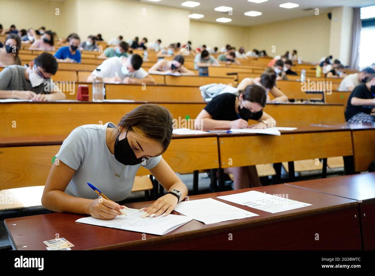 Usa university students writing hi-res stock photography and images - Alamy