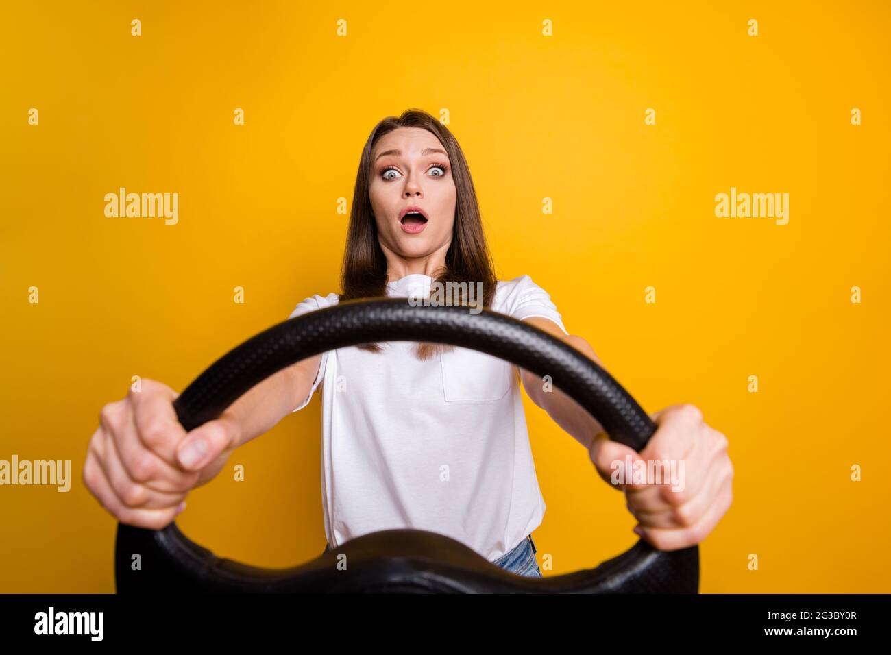 Photo portrait of frightened nervous brunette girl practicing driving ...