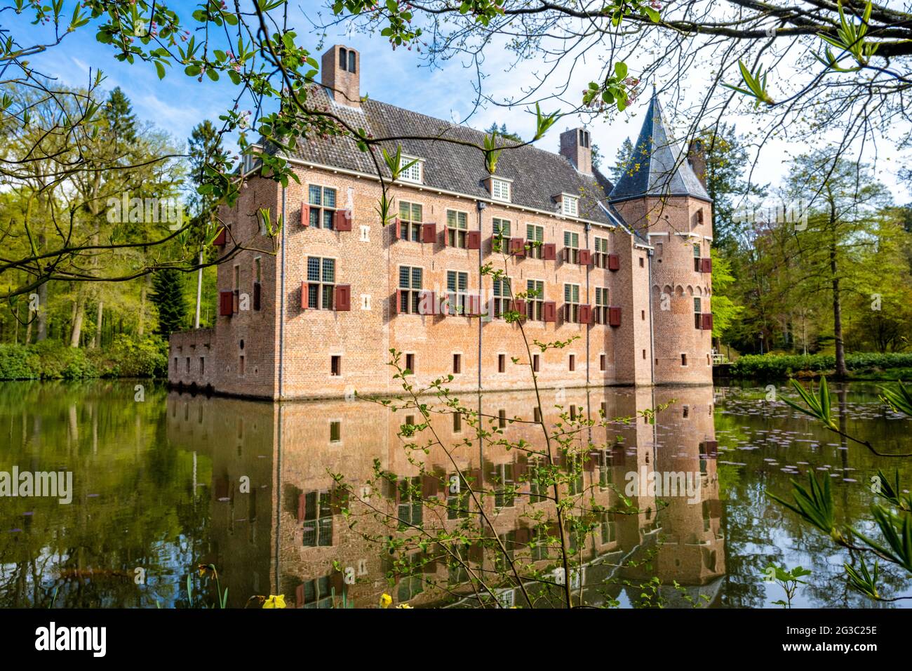 Exterior of the Castle Het Oude Loo is a hunting lodge build in the ...