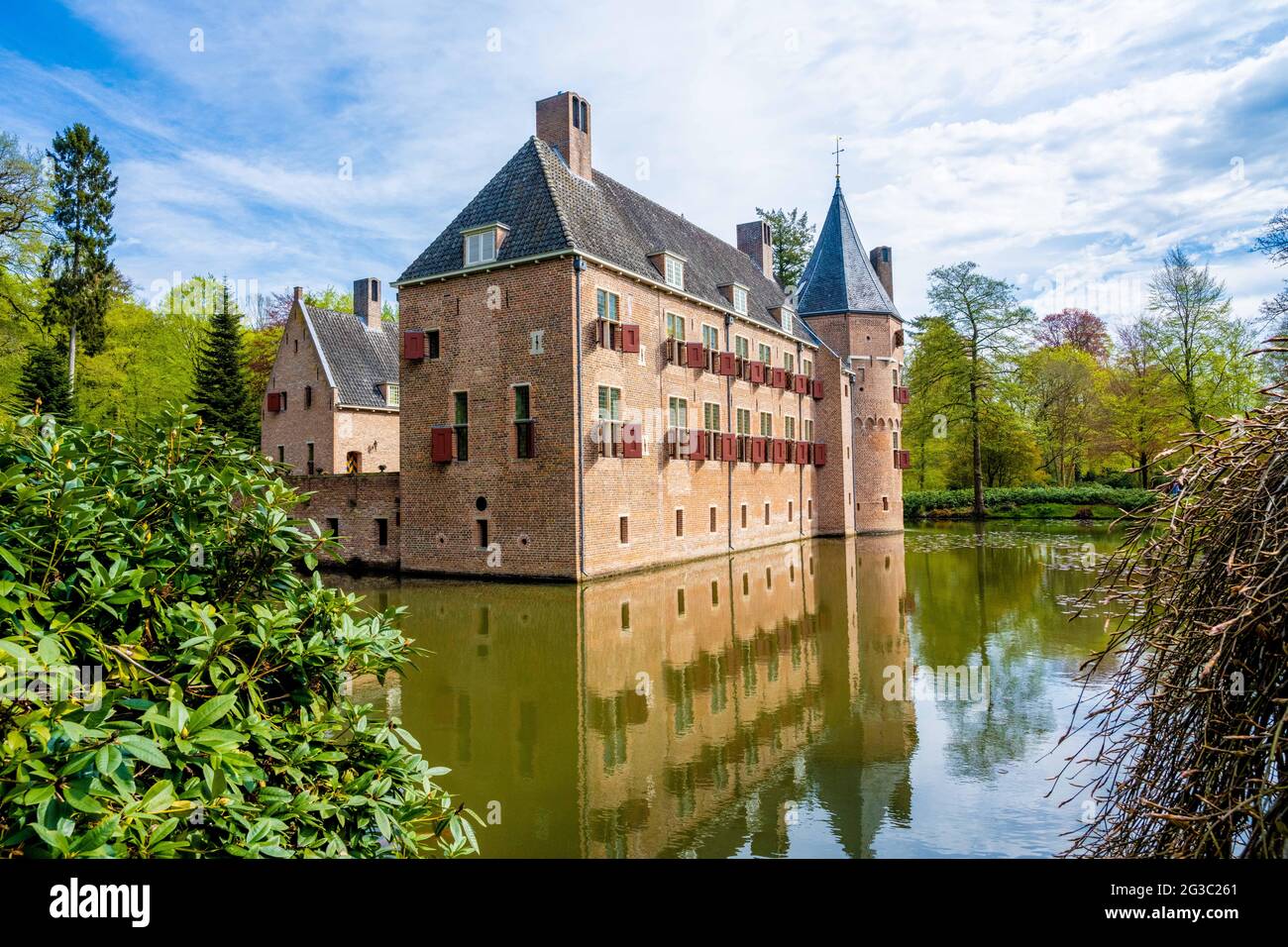Exterior of the Castle Het Oude Loo is a hunting lodge build in the ...