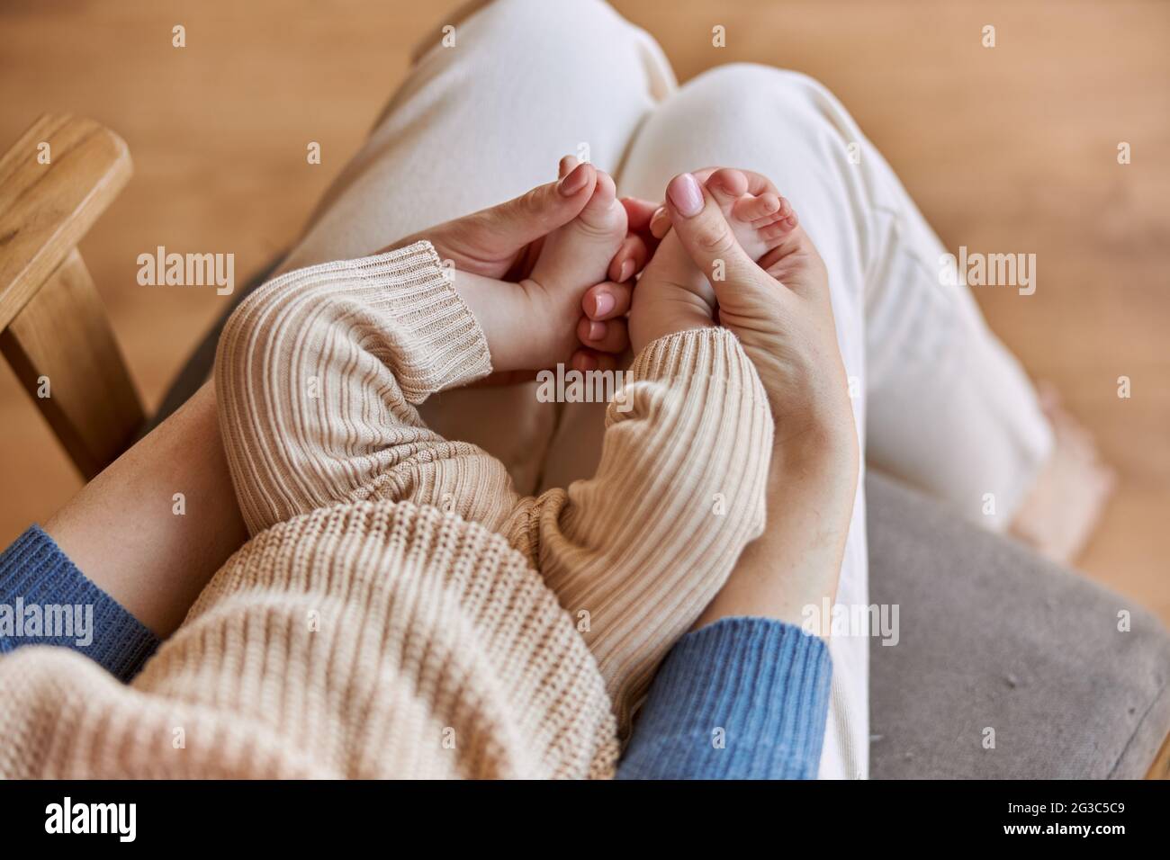 Mother touching small legs of her newborn baby Stock Photo - Alamy