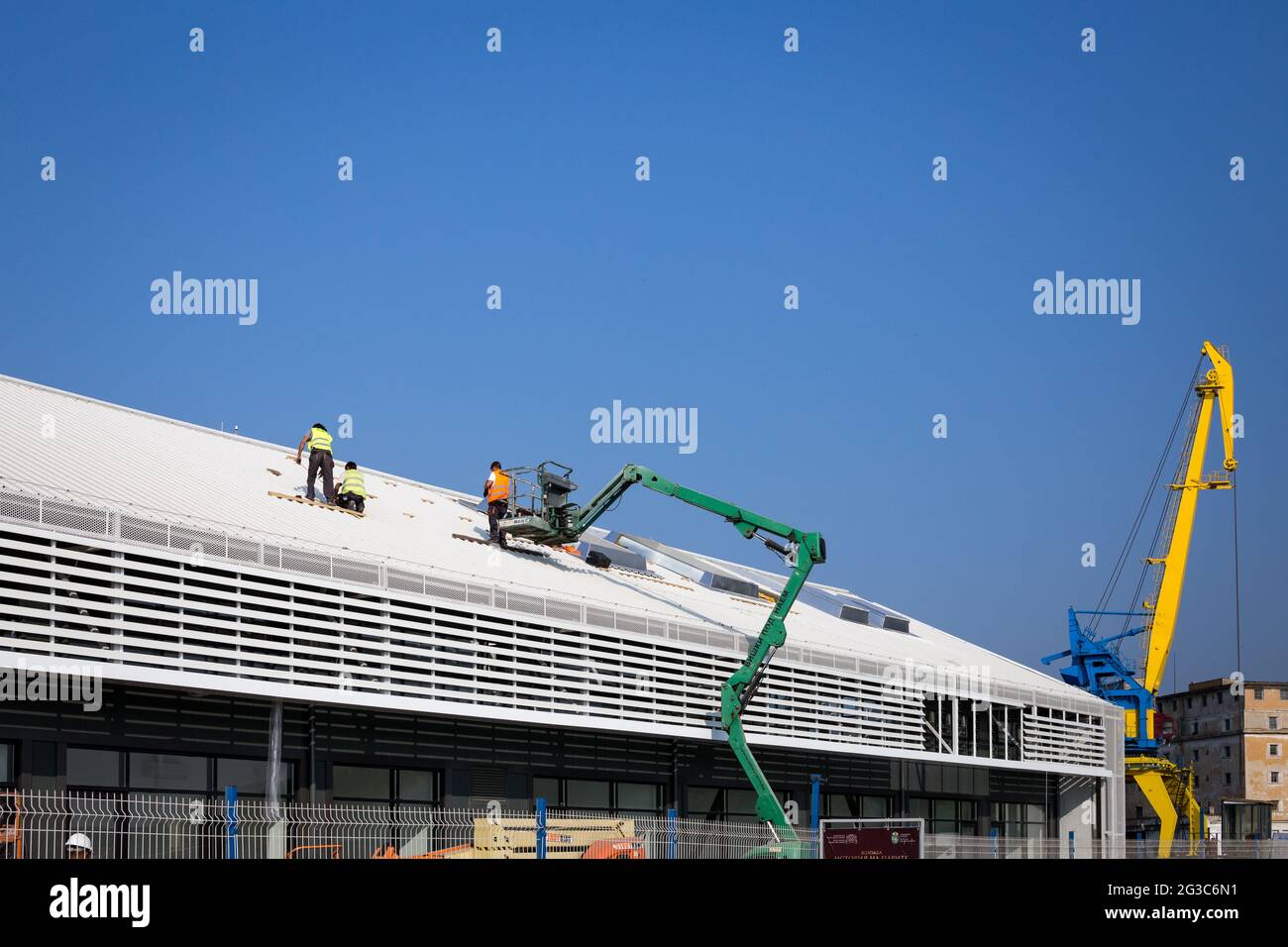 Construction project reflective clothing hi-res stock photography and ...