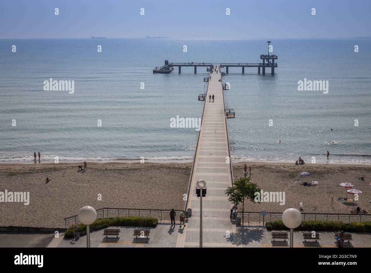 Blue water beach bridge hi-res stock photography and images - Alamy