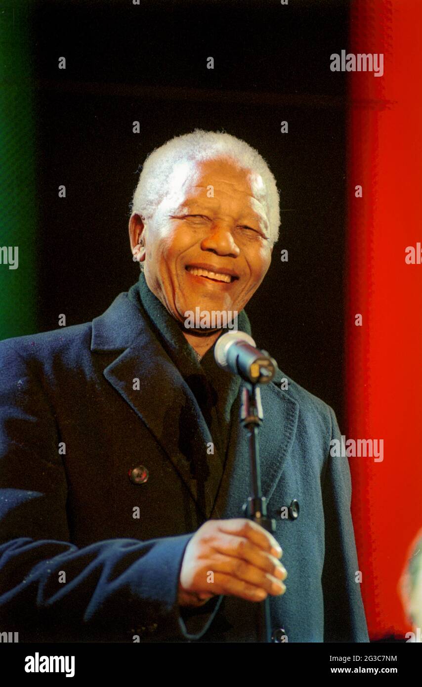 Nelson mandela uk concert hi-res stock photography and images - Alamy