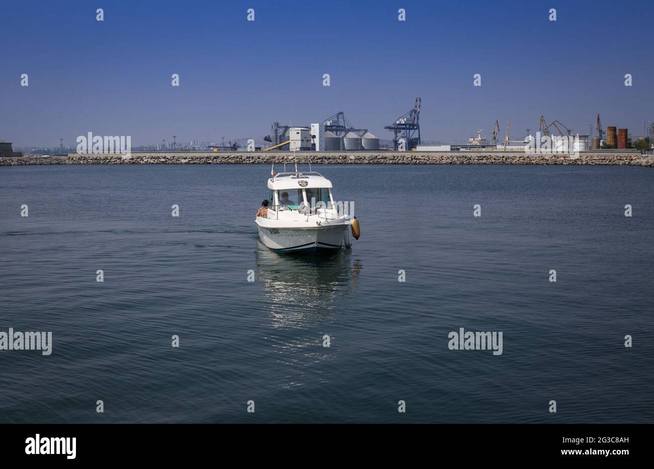 Small motor yacht hi-res stock photography and images - Alamy