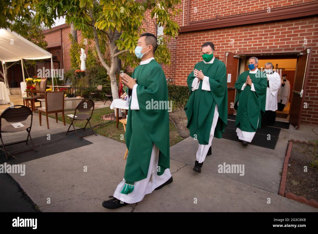 Procession catholic mass hi-res stock photography and images - Alamy