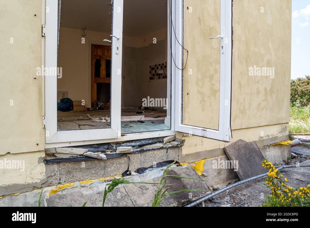 Broken glass after burglary hi-res stock photography and images - Alamy