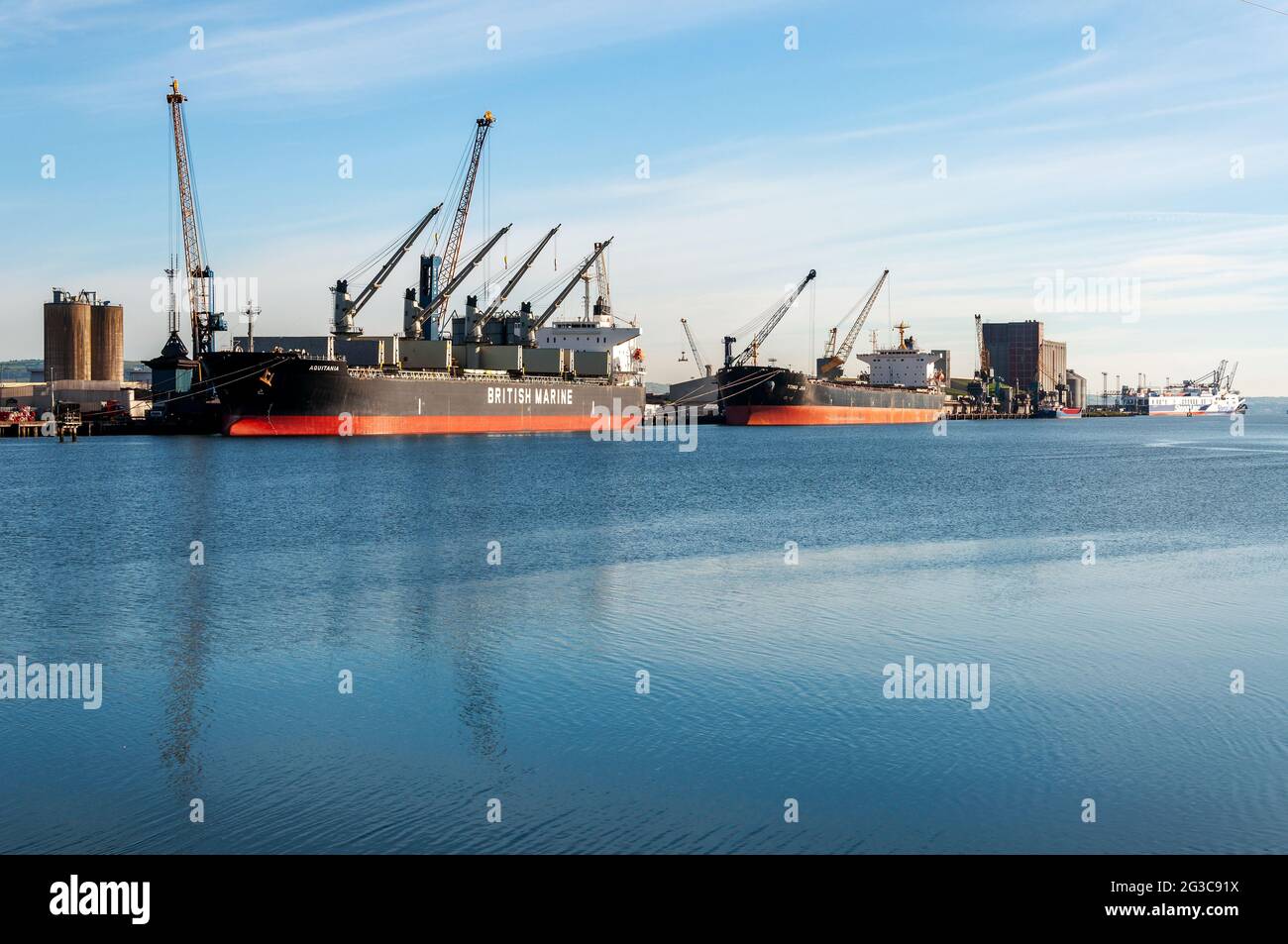 Dock in belfast harbour hi-res stock photography and images - Alamy