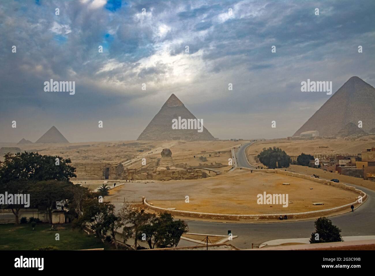 Pyramids desert hi-res stock photography and images - Alamy