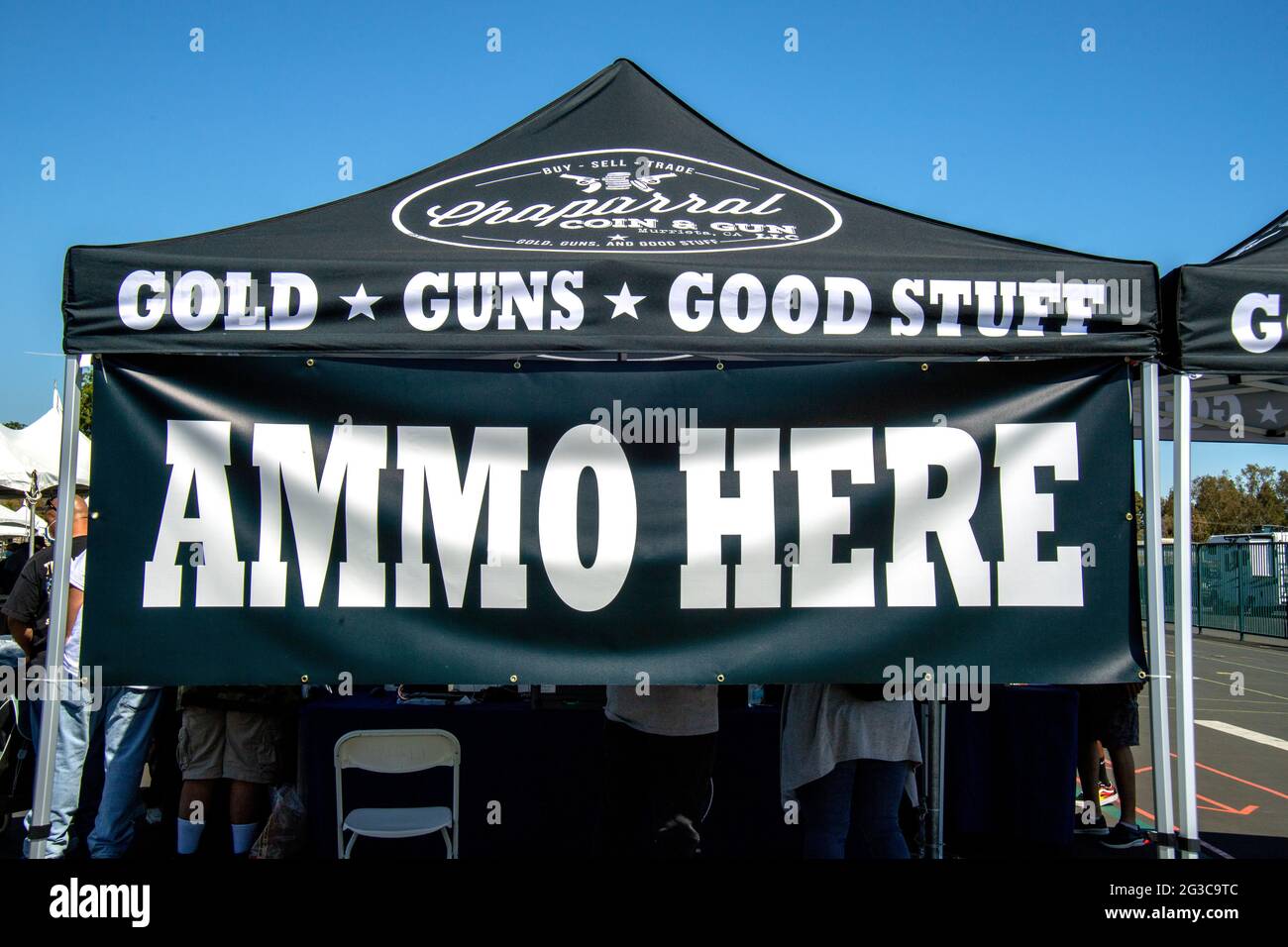 Gun show sale hi-res stock photography and images - Alamy