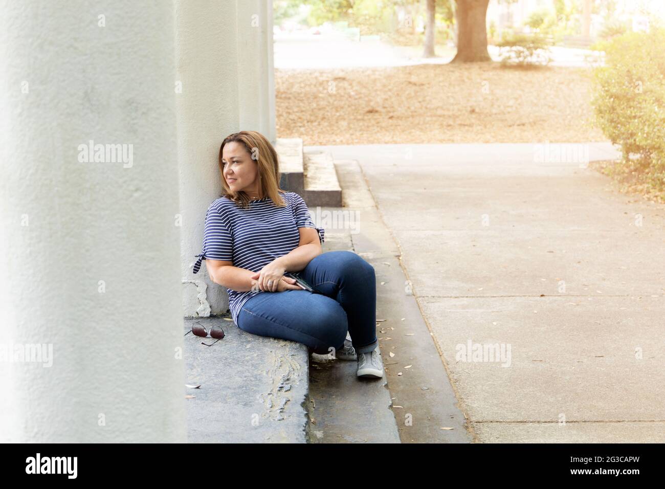 Female 40 single hi-res stock photography and images - Alamy