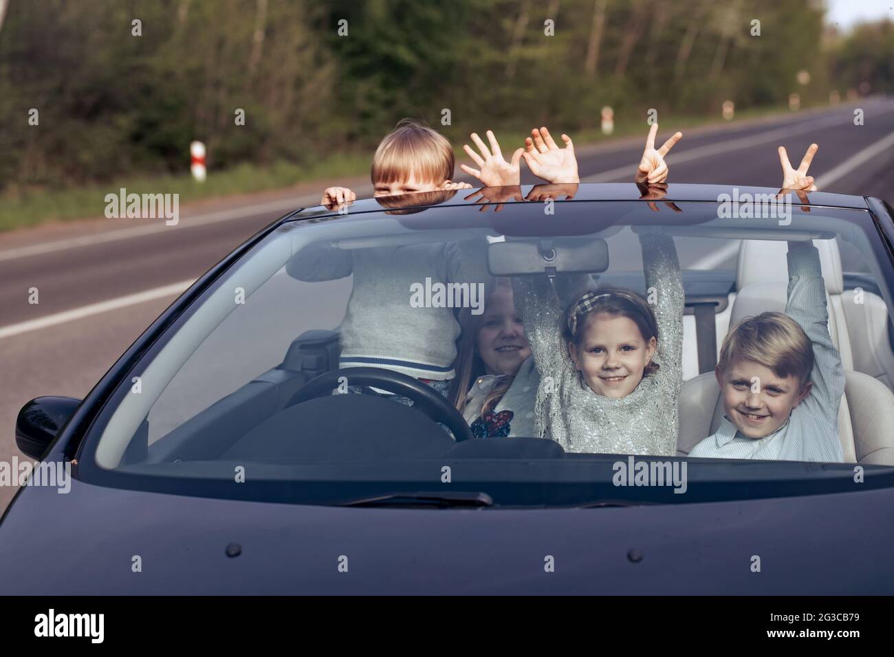 happy children friends in car Stock Photo - Alamy