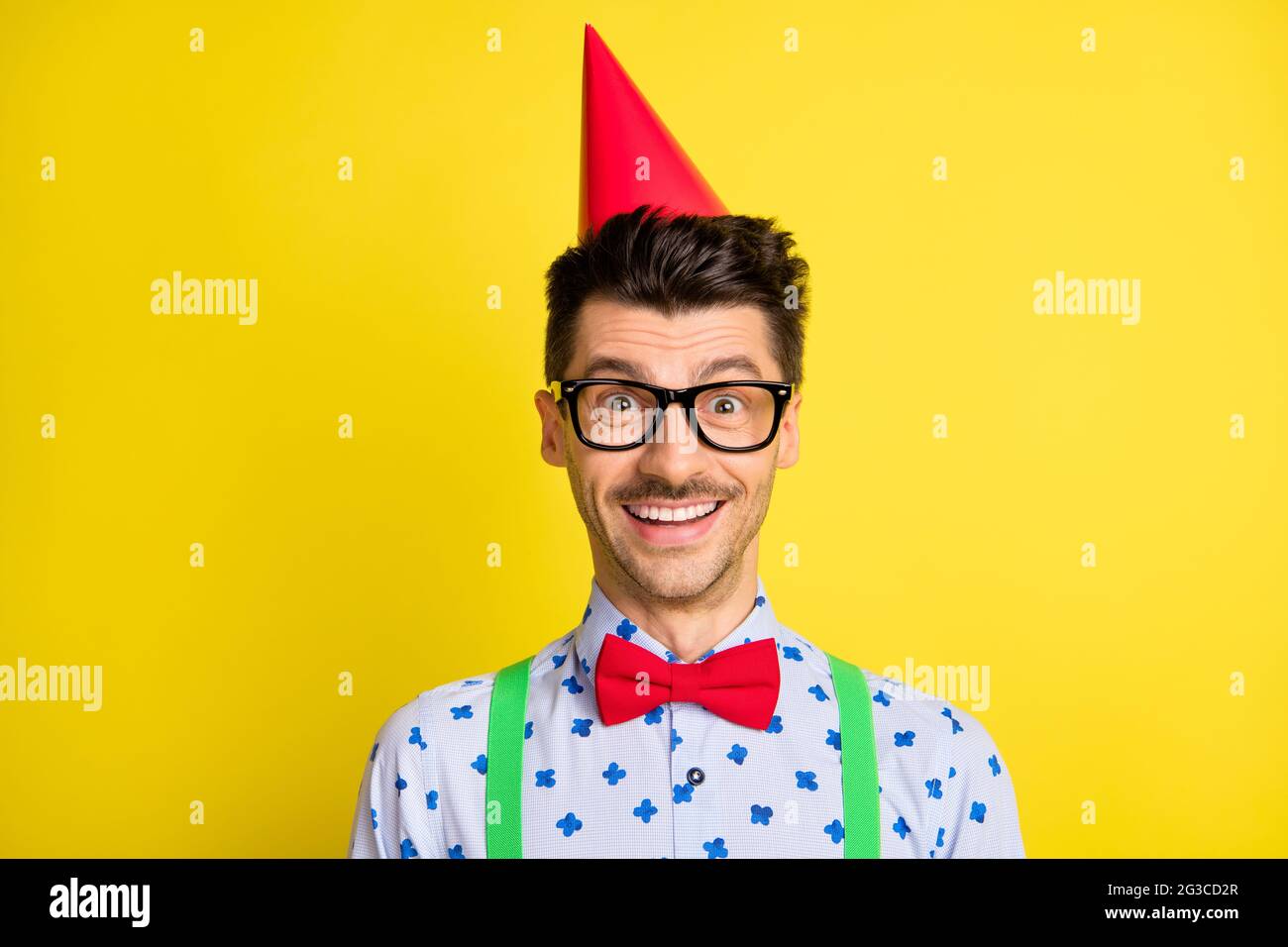 Portrait of attractive funny cheerful guy wearing festal cap ...