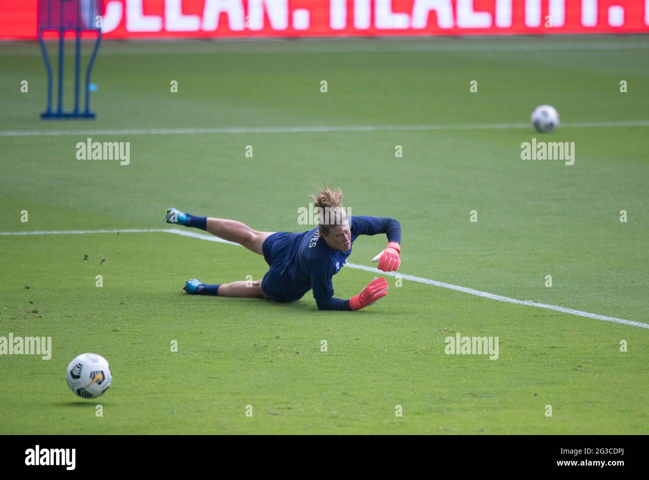 Members of the United States Women's National Team (USWNT) including ...