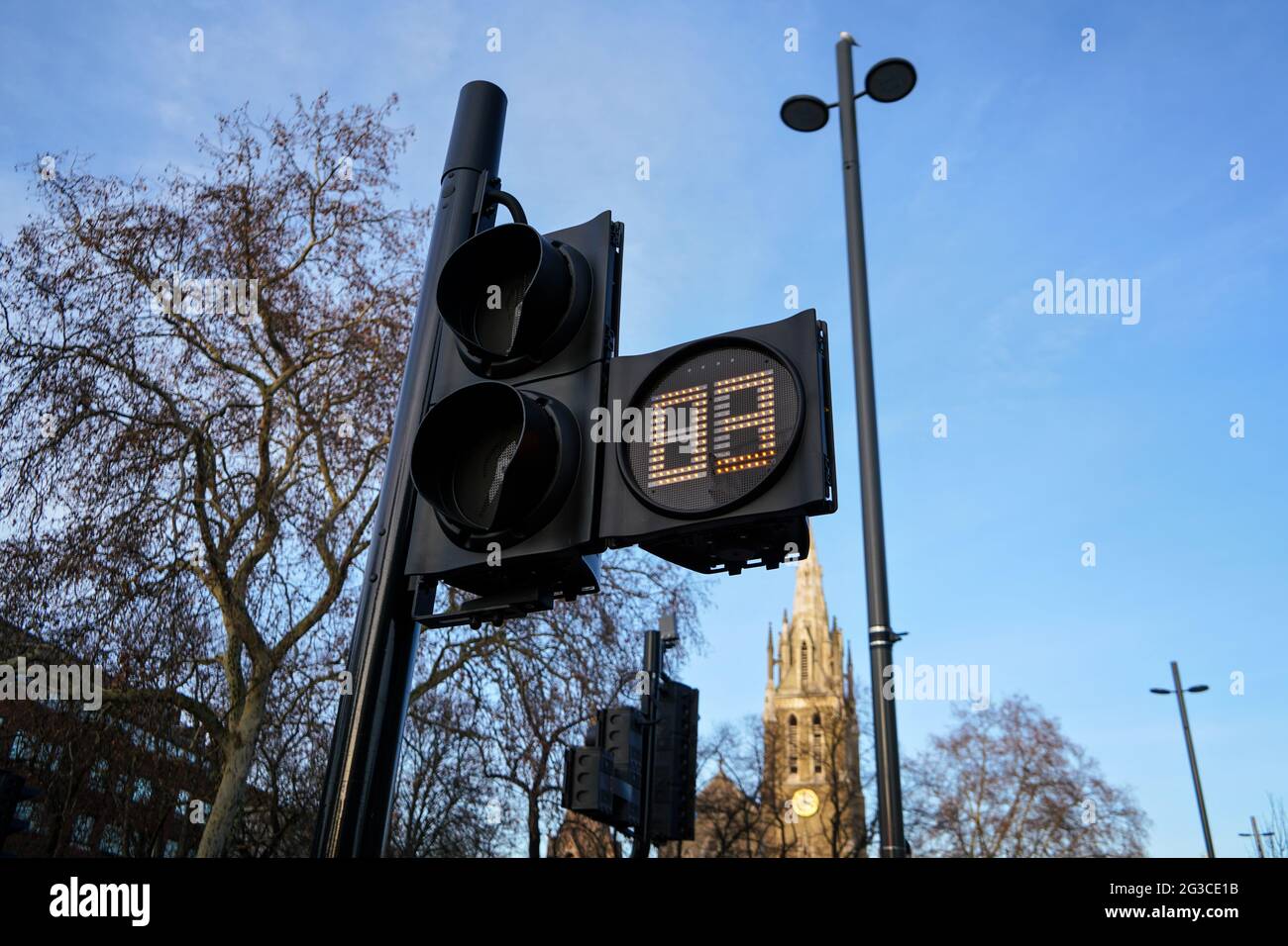 Countdown timer at pedestrian crossing traffic light Stock Photo - Alamy