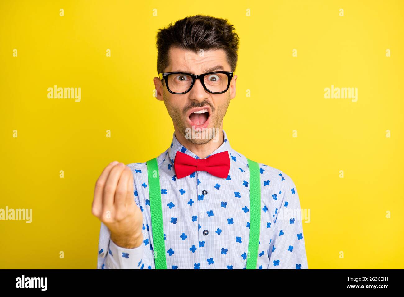 Portrait of attractive angry guy wearing print shirt saying bad comment ...