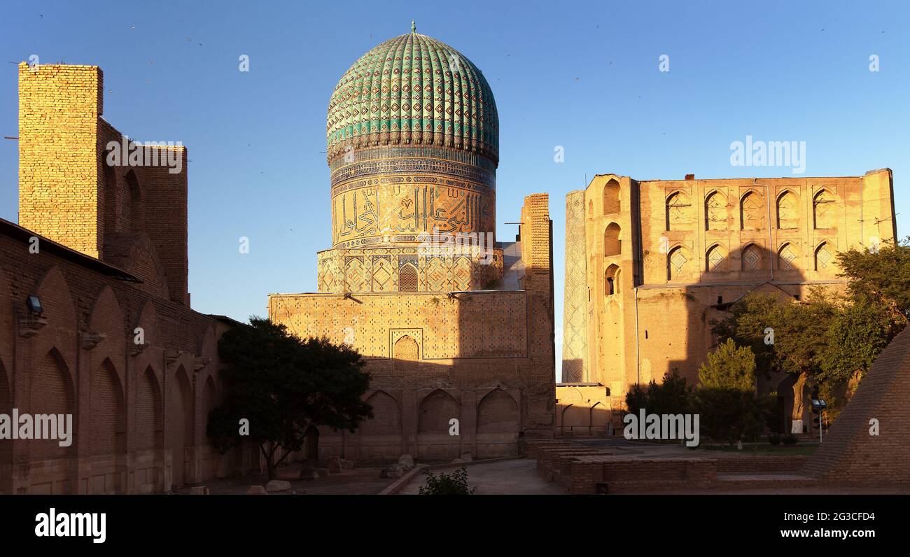 Evening view of Bibi-Khanym mosque - Registan - Samarkand - Uzbekistan ...
