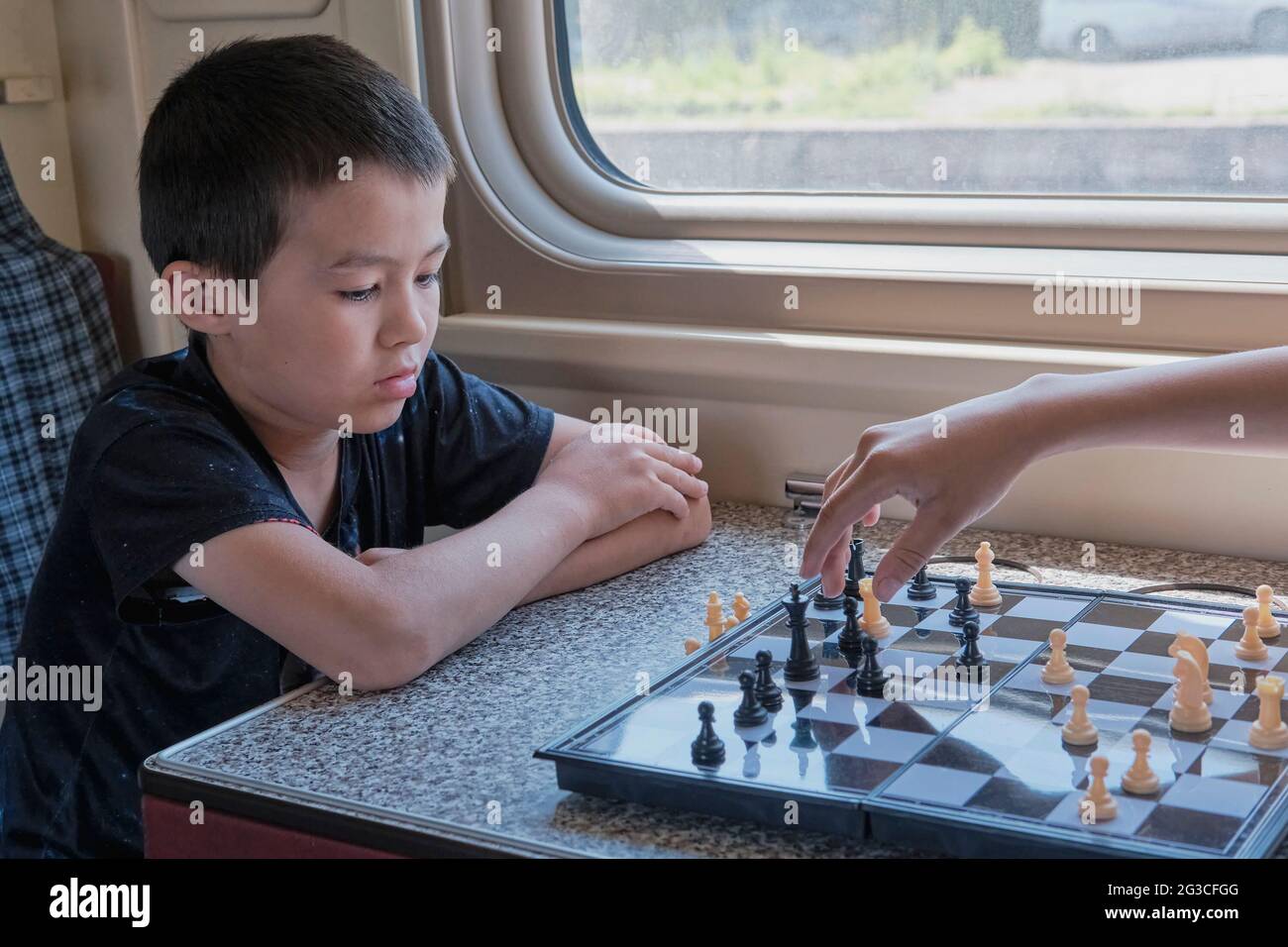 Children playing chess russia hi-res stock photography and images - Alamy