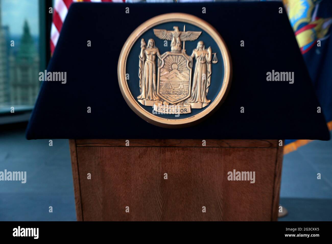 64th floor of one world trade new york hi-res stock photography and ...