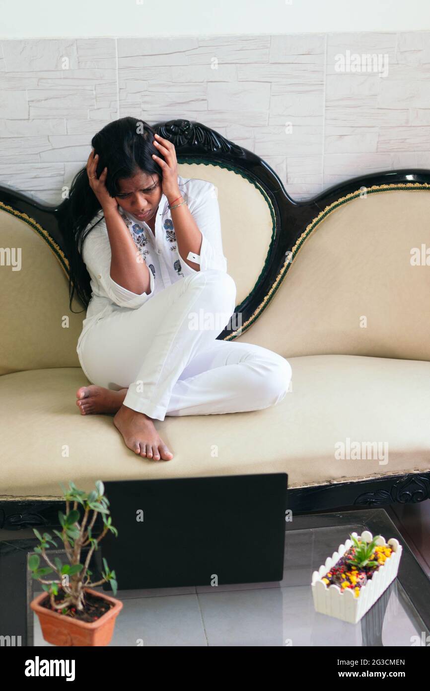 Person crying african woman hi-res stock photography and images - Alamy