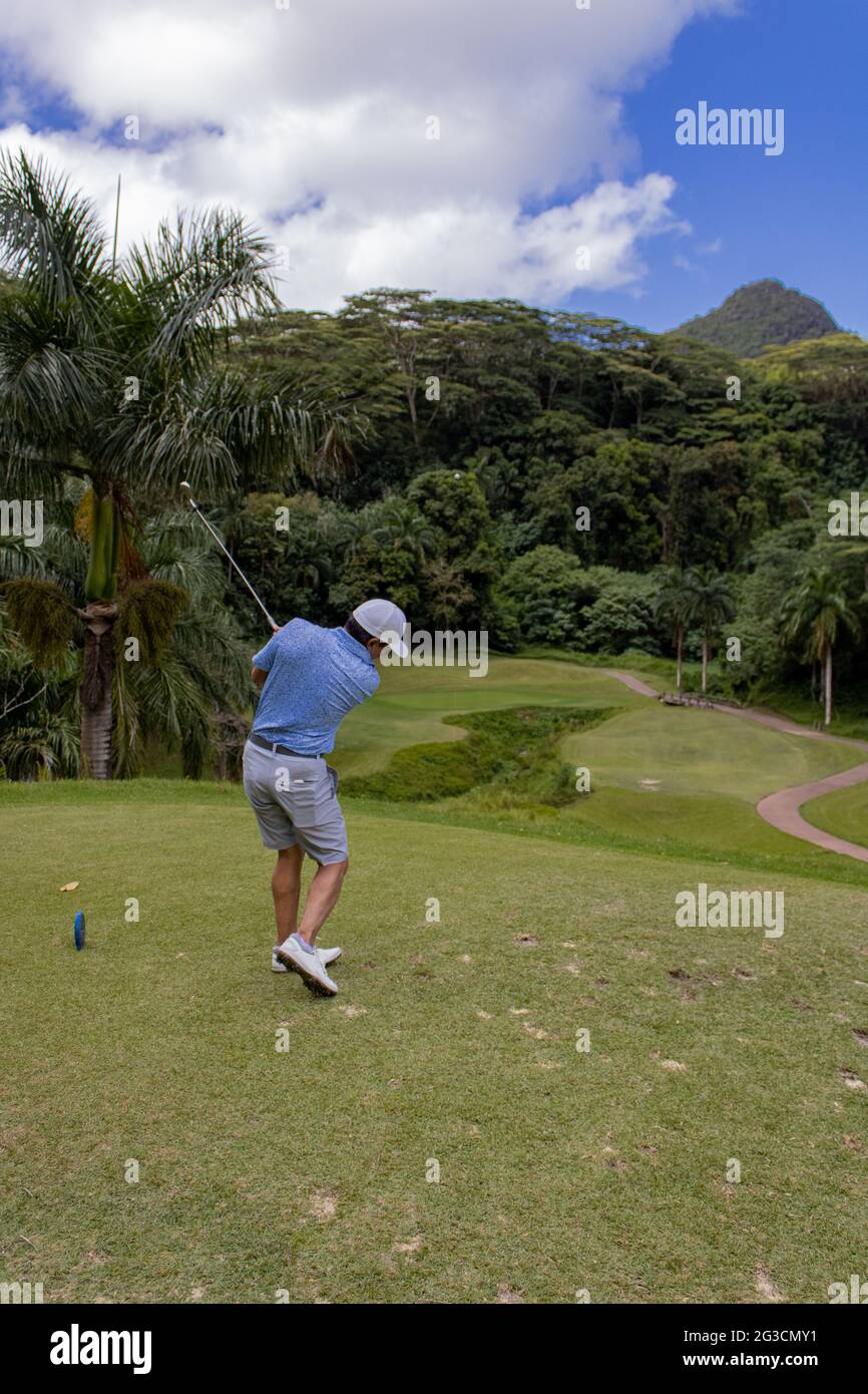 Beautiful high shutter speed captures of golf swings in Royal Hawaiian ...
