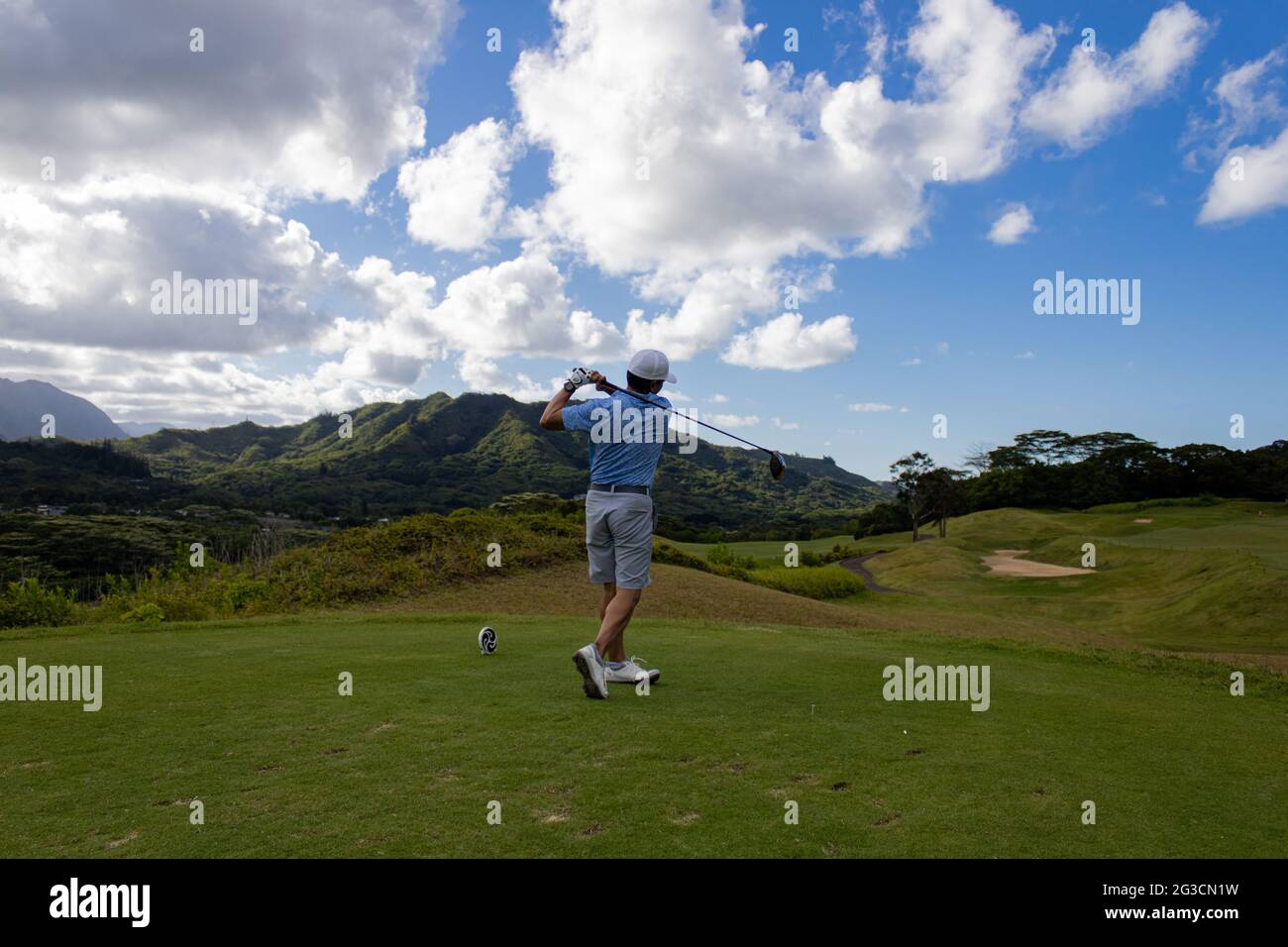 Beautiful high shutter speed captures of golf swings in Royal Hawaiian ...