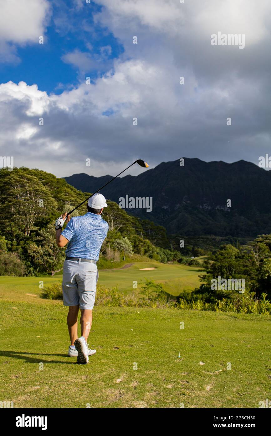 Beautiful high shutter speed captures of golf swings in Royal Hawaiian ...