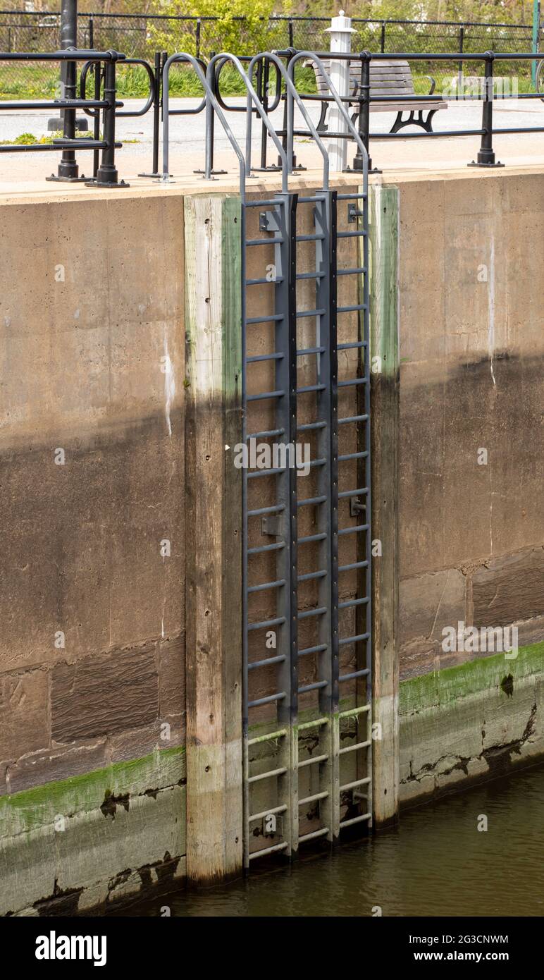 Very tall ladder hi-res stock photography and images - Alamy