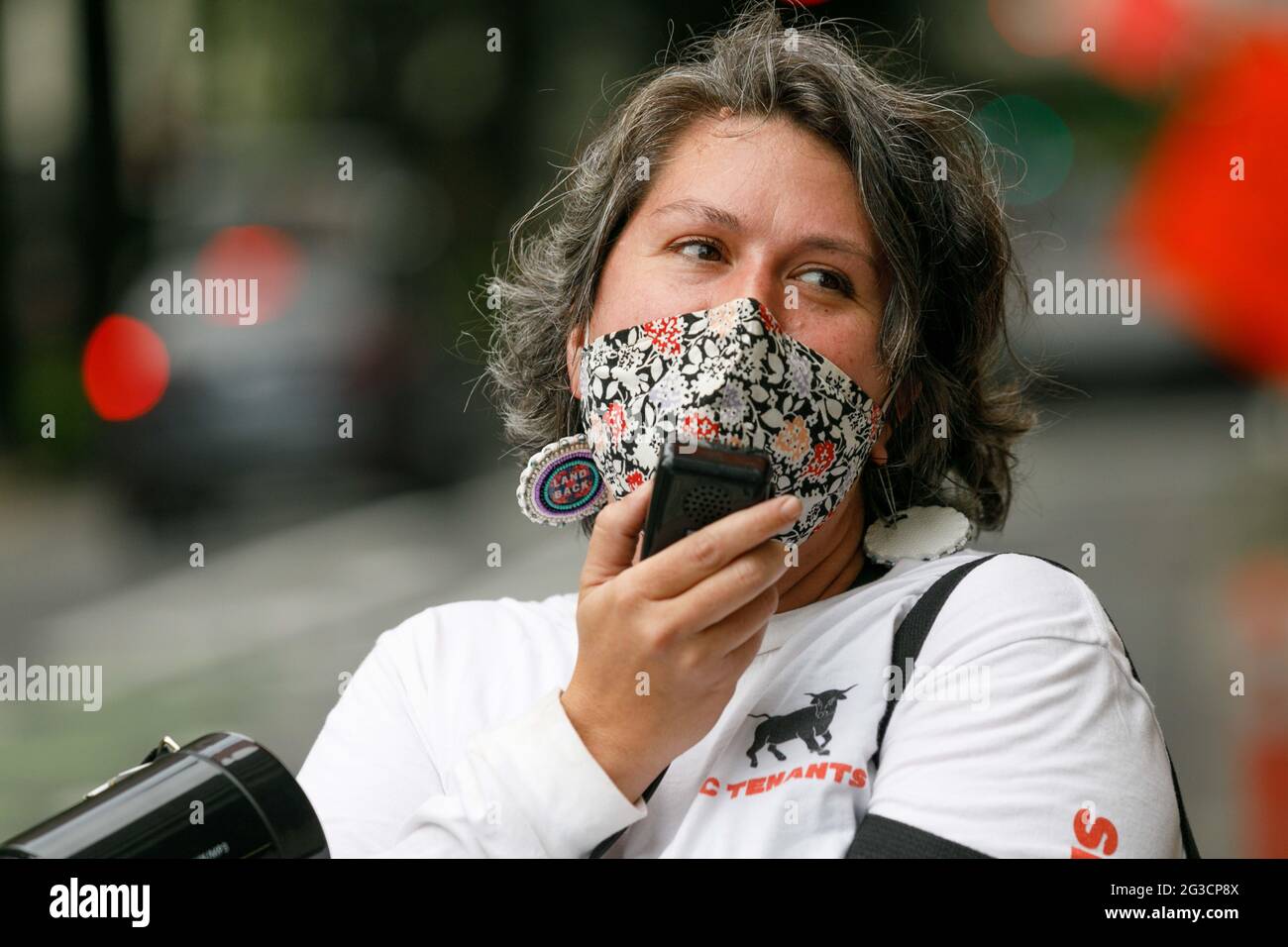 Portland, Oregon, US, June 15, 2021.Organizer Colleen Carroll speaks to ...