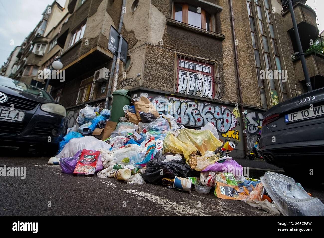 Bucharest, Romania - June 15, 2021: Garbage on the streets of sector 1 ...