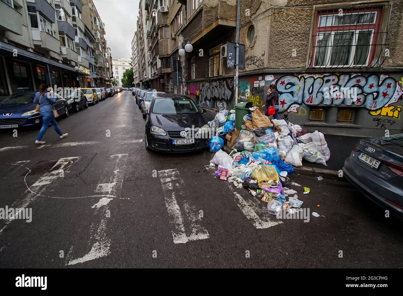 Bucharest, Romania - June 15, 2021: Garbage on the streets of sector 1 ...
