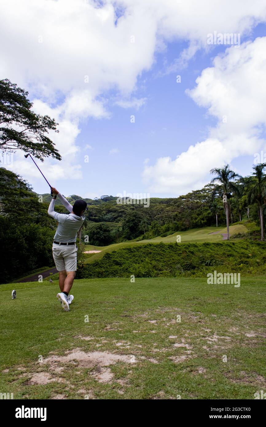 Beautiful high shutter speed captures of golf swings in Royal Hawaiian ...