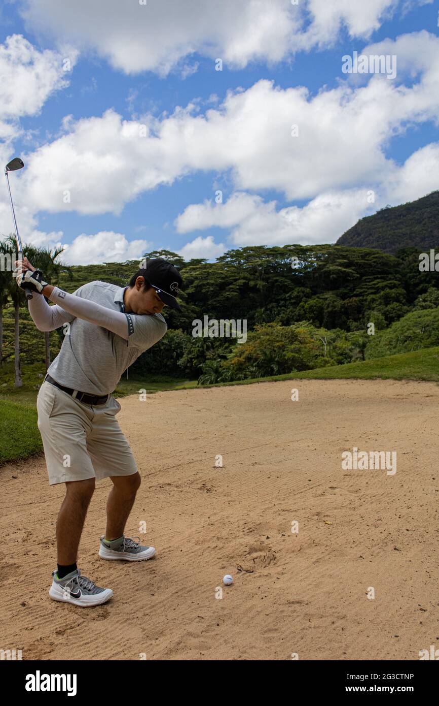 Beautiful high shutter speed captures of golf swings in Royal Hawaiian ...