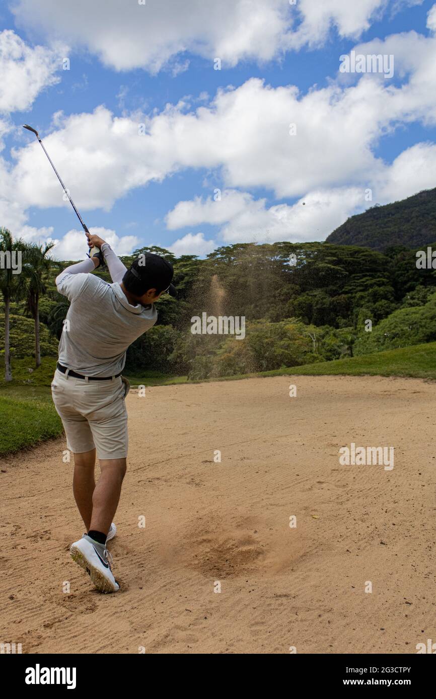 Beautiful high shutter speed captures of golf swings in Royal Hawaiian ...