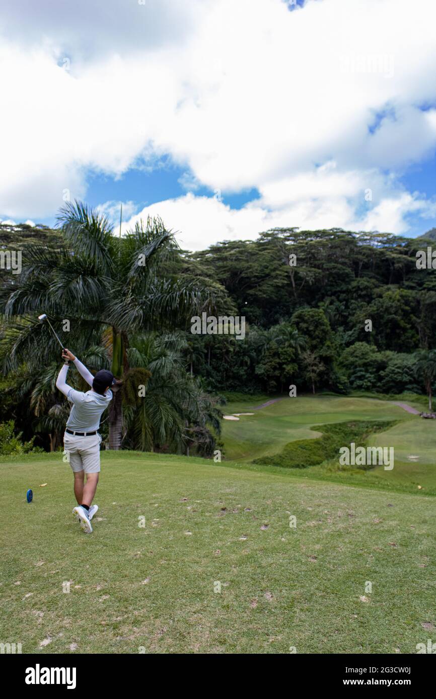 Beautiful high shutter speed captures of golf swings in Royal Hawaiian ...