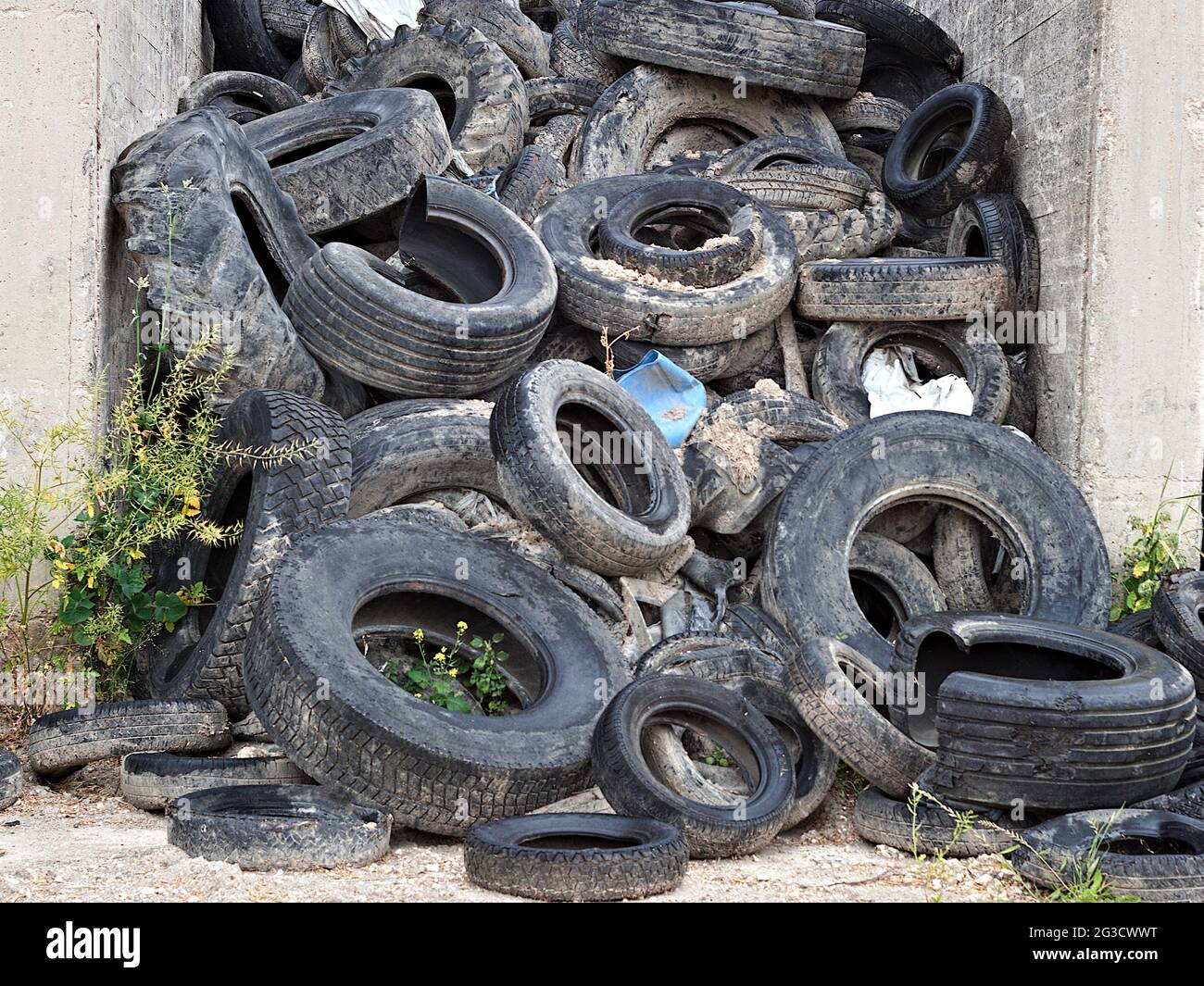 Garbage working hi-res stock photography and images - Alamy
