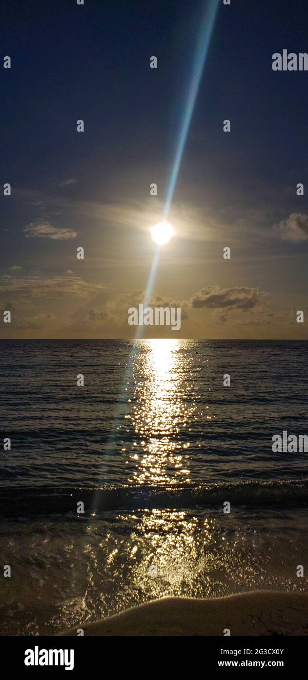 Intense sunshine hi-res stock photography and images - Alamy