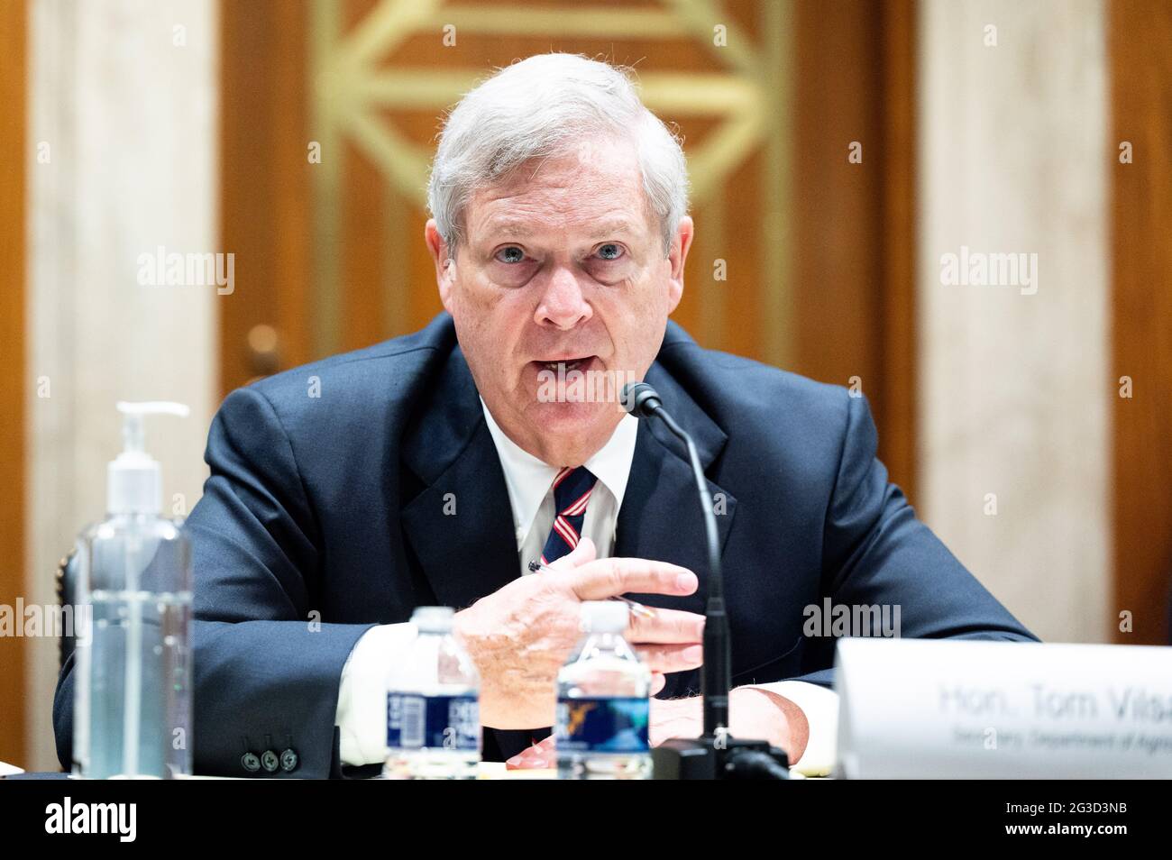 Secretary tom vilsack speaking hi-res stock photography and images - Alamy