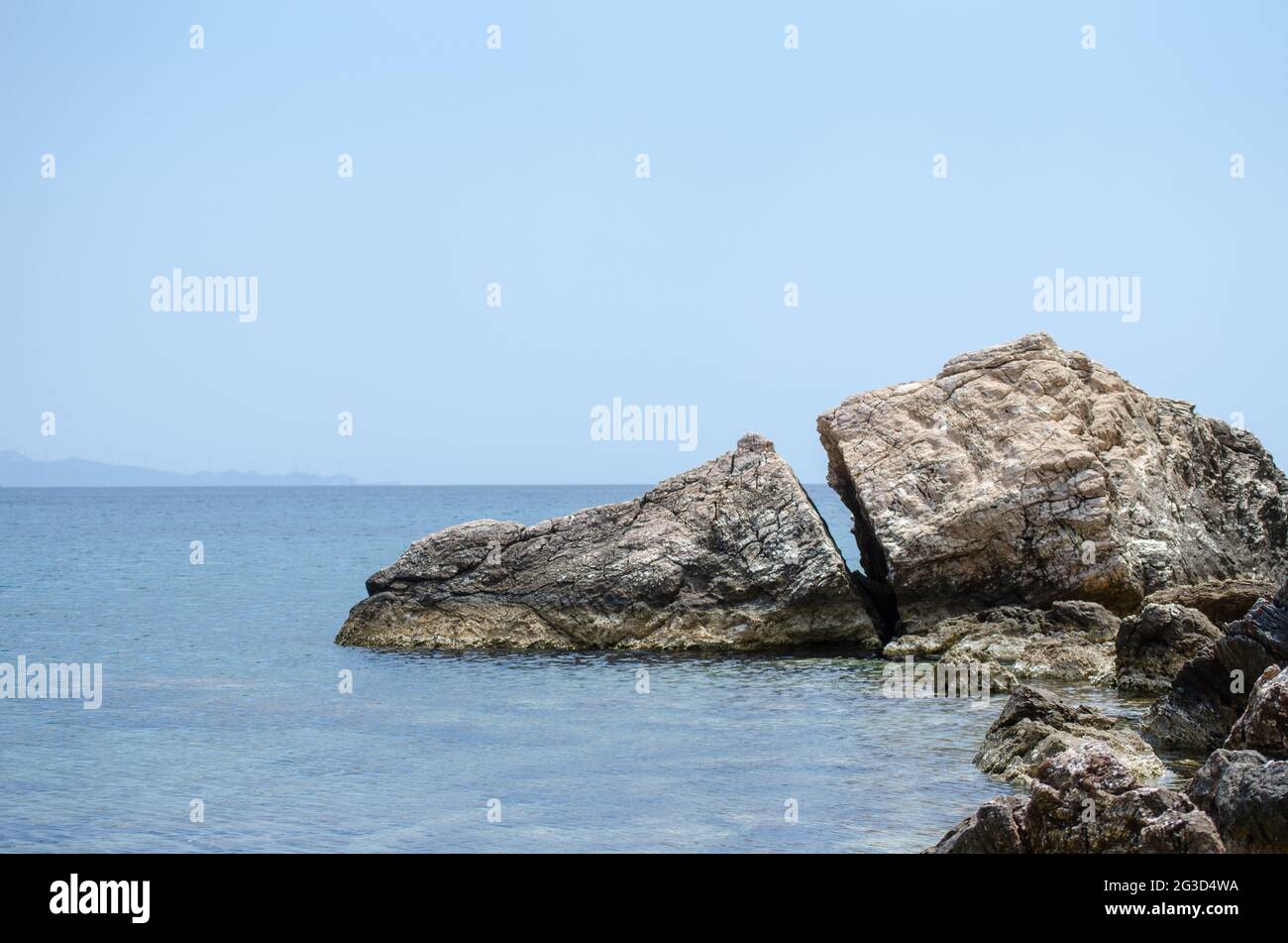 Scenic view of a rocky beach and peaceful sea in Anavyssos, Greece ...