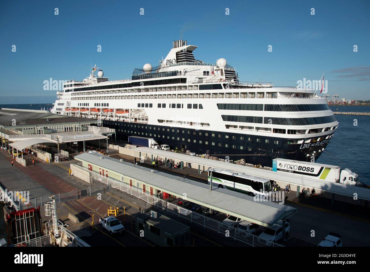 Ocean Liner at Port Melbourne Dock Stock Photo - Alamy