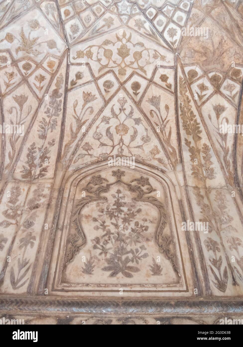 AGRA, INDIA - MARCH, 28, 2019: an ornately decorated plaster wall of ...