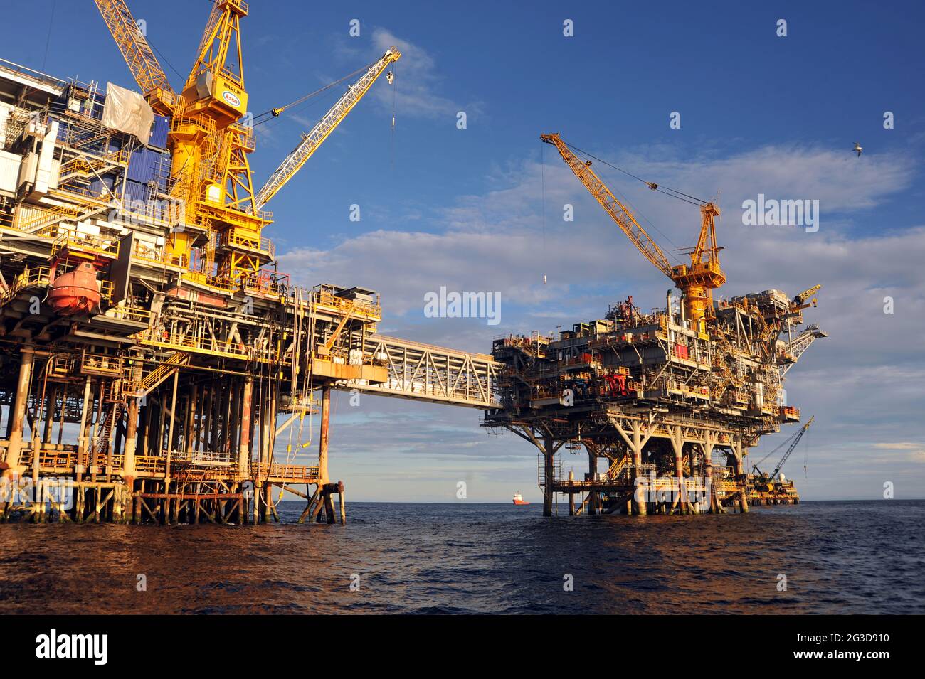 Offshore workboats hi-res stock photography and images - Alamy