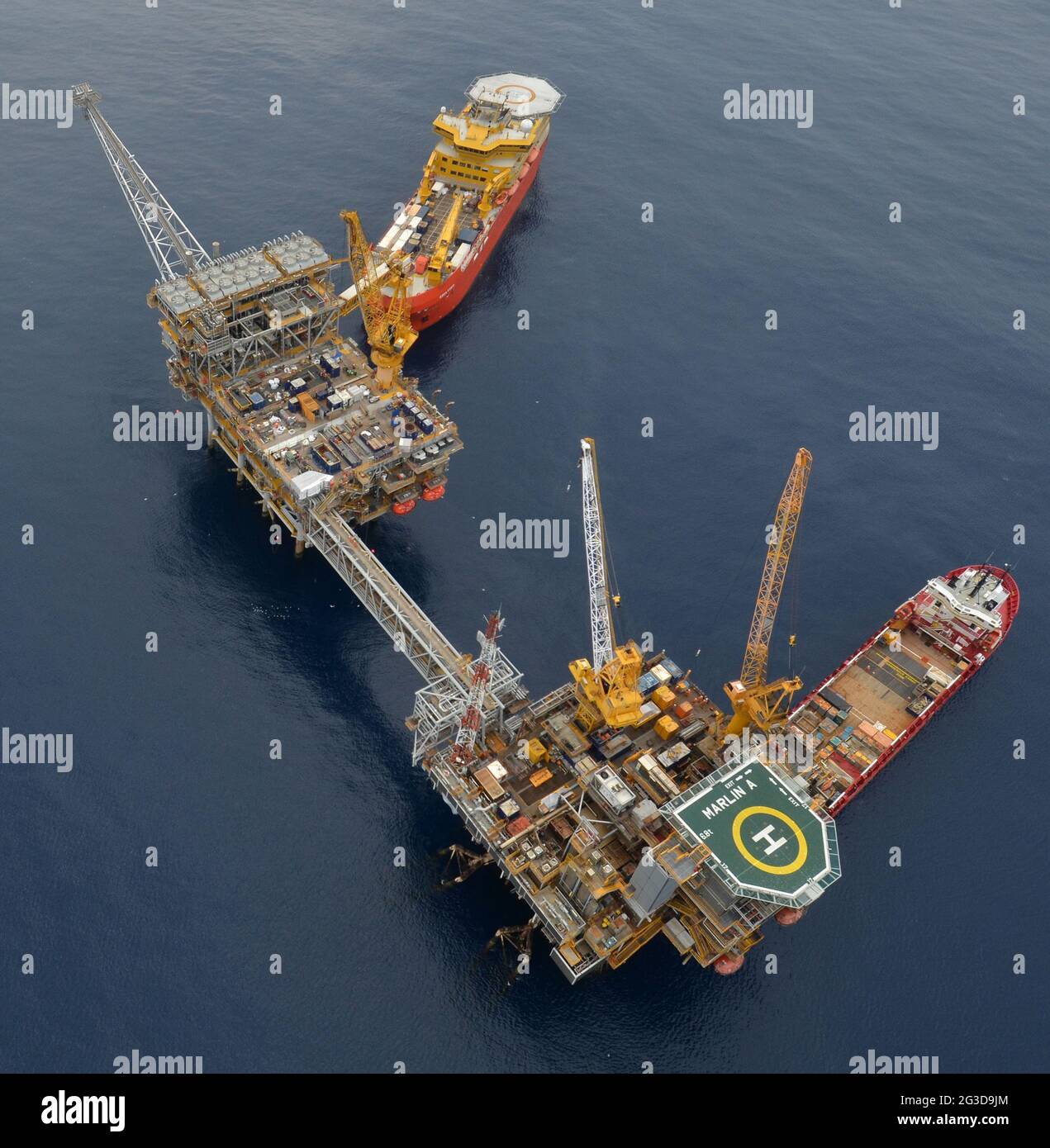 Offshore oil drilling platforms hi-res stock photography and images - Alamy