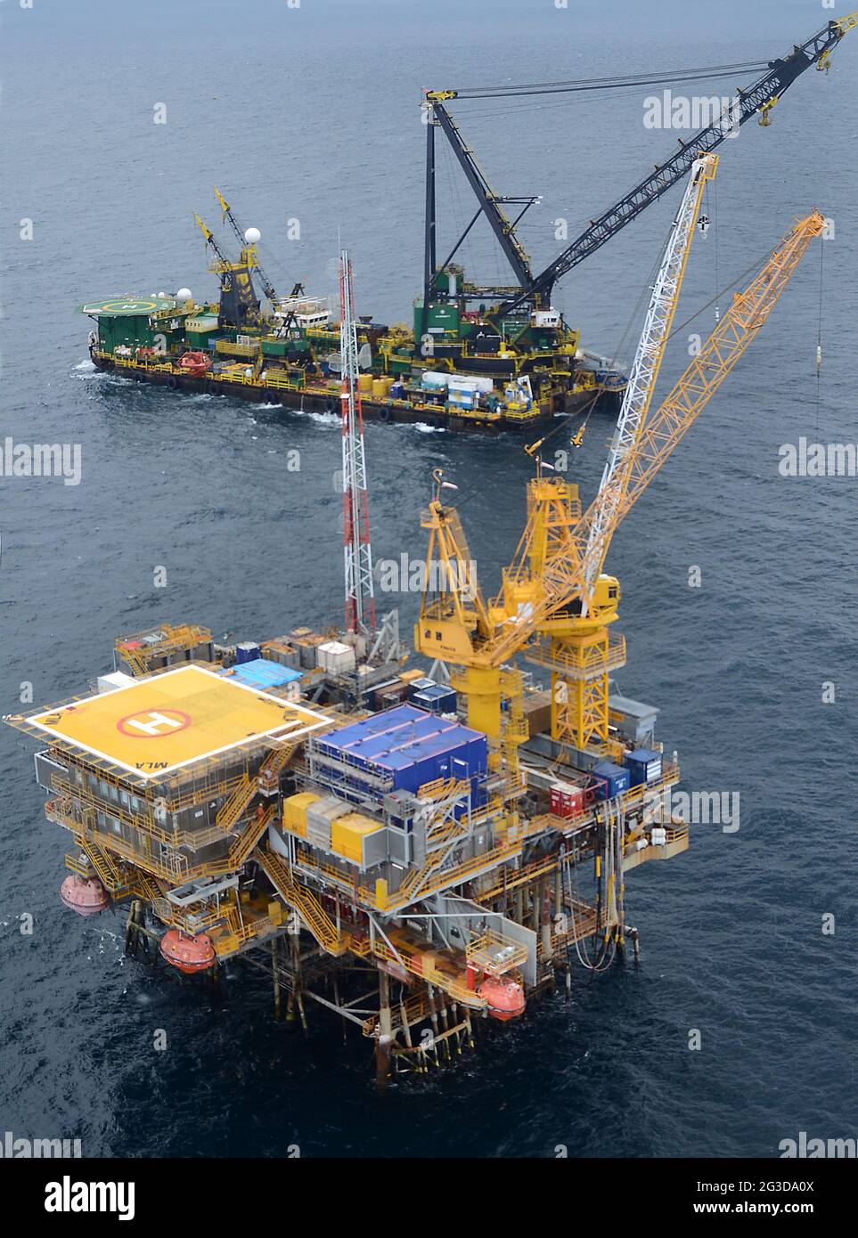 Bass strait oil platform hi-res stock photography and images - Alamy