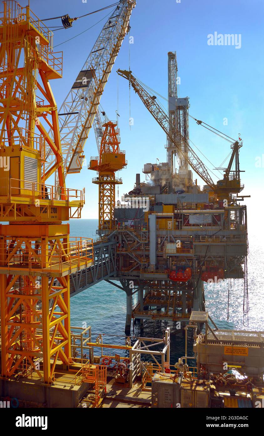 Bass strait oil platform hi-res stock photography and images - Alamy