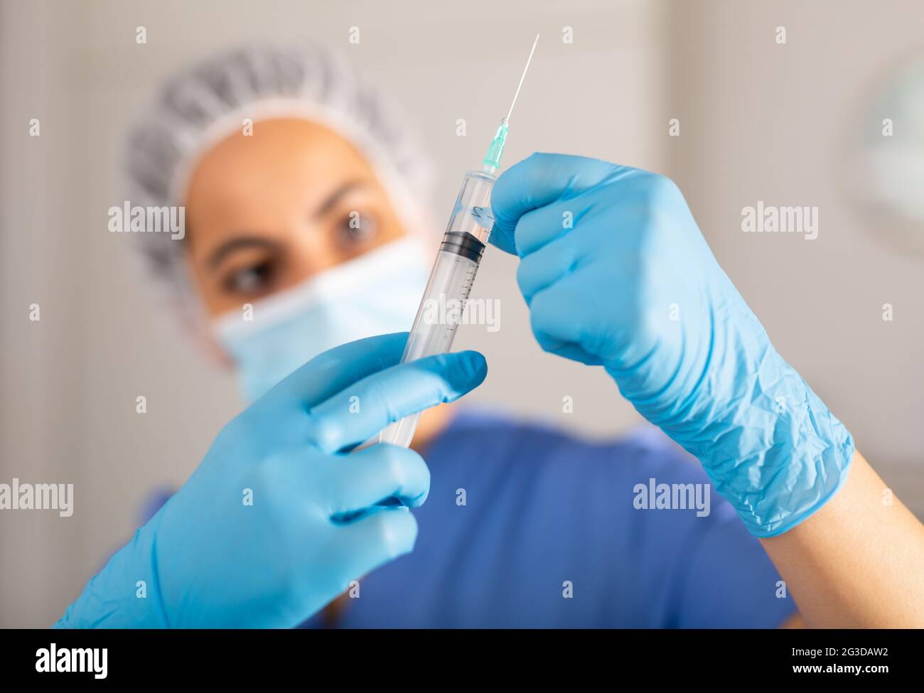 Syringe for injection in doctor hands Stock Photo - Alamy