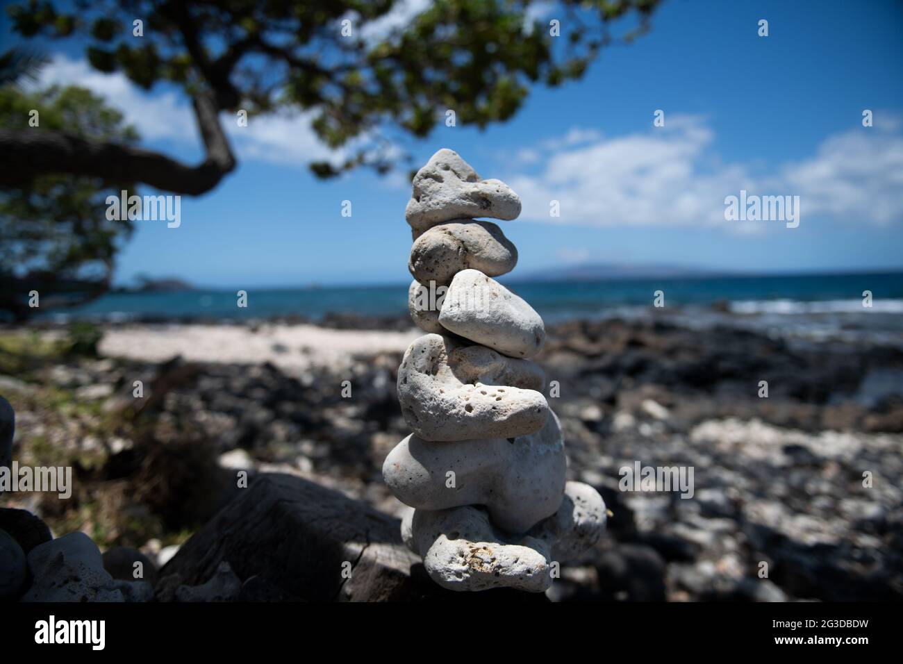 Tower of stones on sea beach background. Relaxing in the tropical beach ...